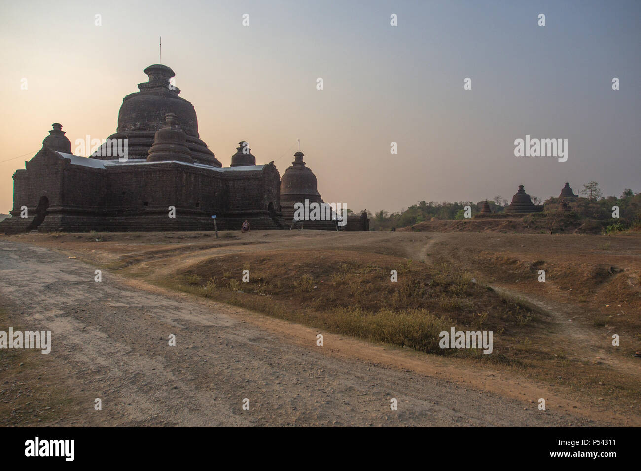 Arakan pagoda hi-res stock photography and images - Alamy