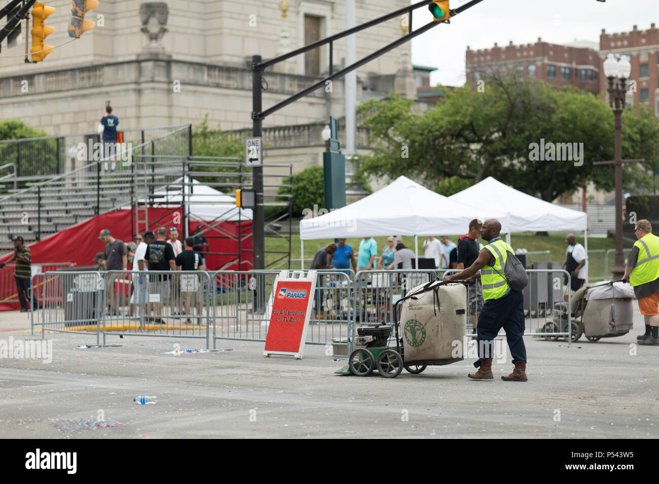 Parade trash hi-res stock photography and images - Alamy