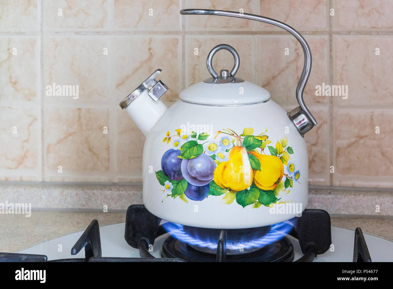 Cooking food on the gas stove gas burner Stock Photo - Alamy