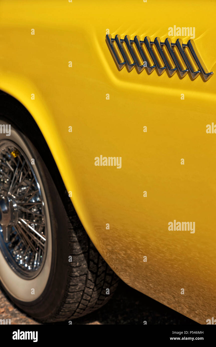 Side Detail of a Vintage Car Stock Photo - Alamy