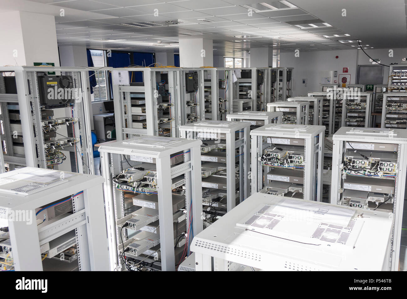 Server room efficiency hi-res stock photography and images - Alamy