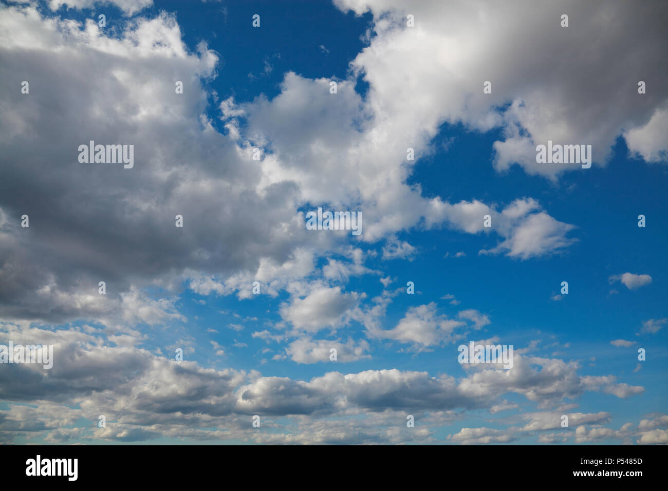 Cloudy sky on a overcast day Stock Photo - Alamy