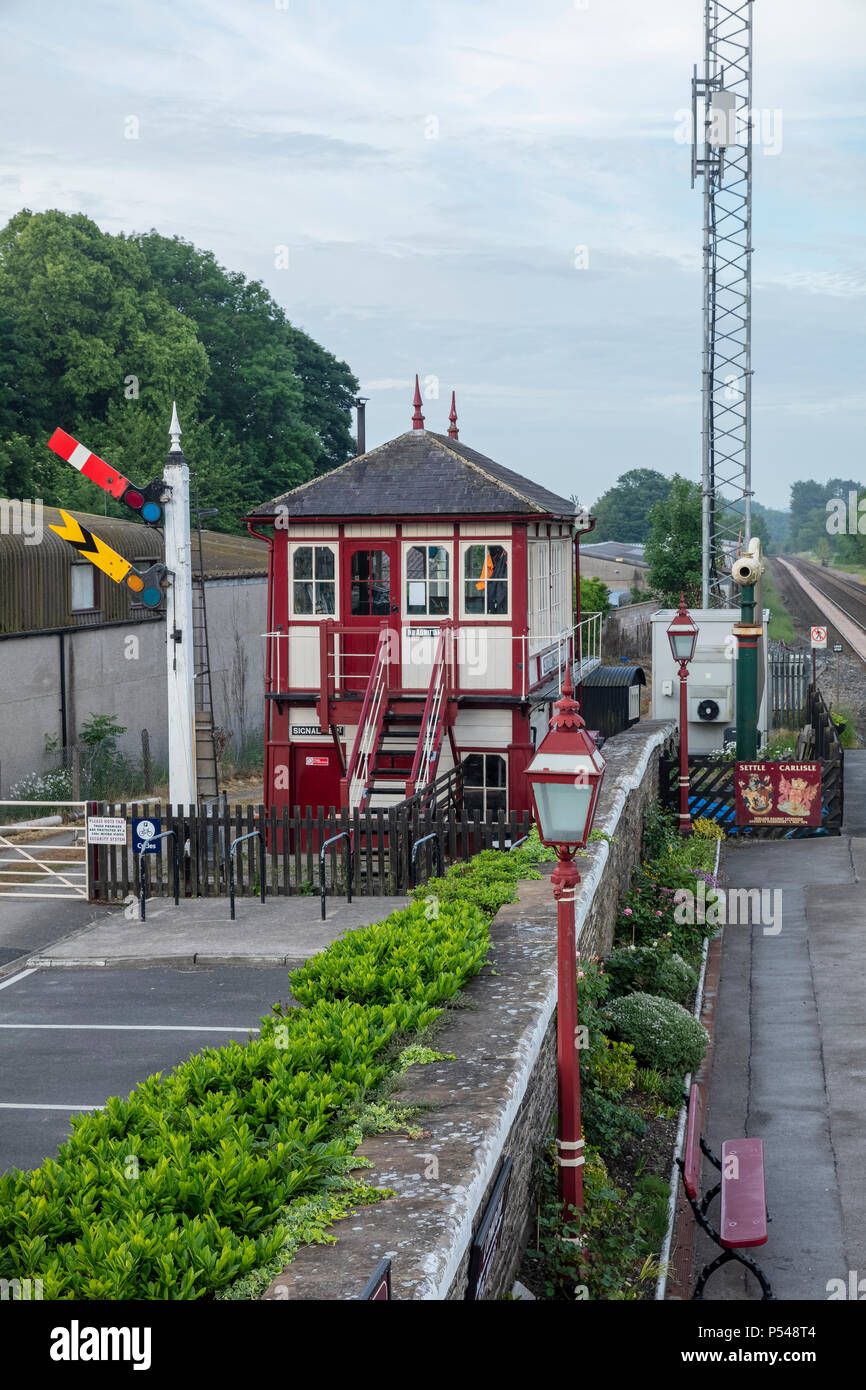Train station signal box hi-res stock photography and images - Alamy