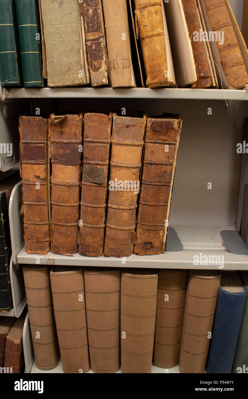 English Historical Library High Resolution Stock Photography and Images ...