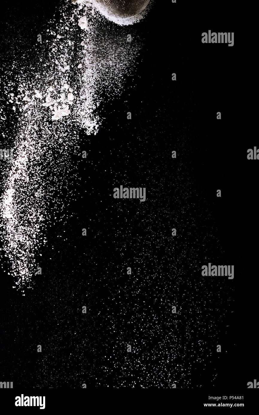 Sift flour hi-res stock photography and images - Alamy