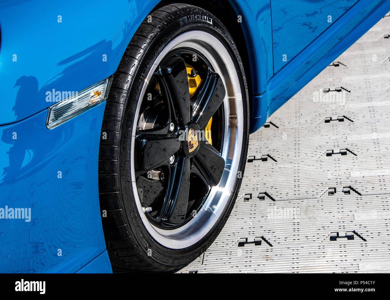 Modern Porsche 911 Speedster Stock Photo - Alamy