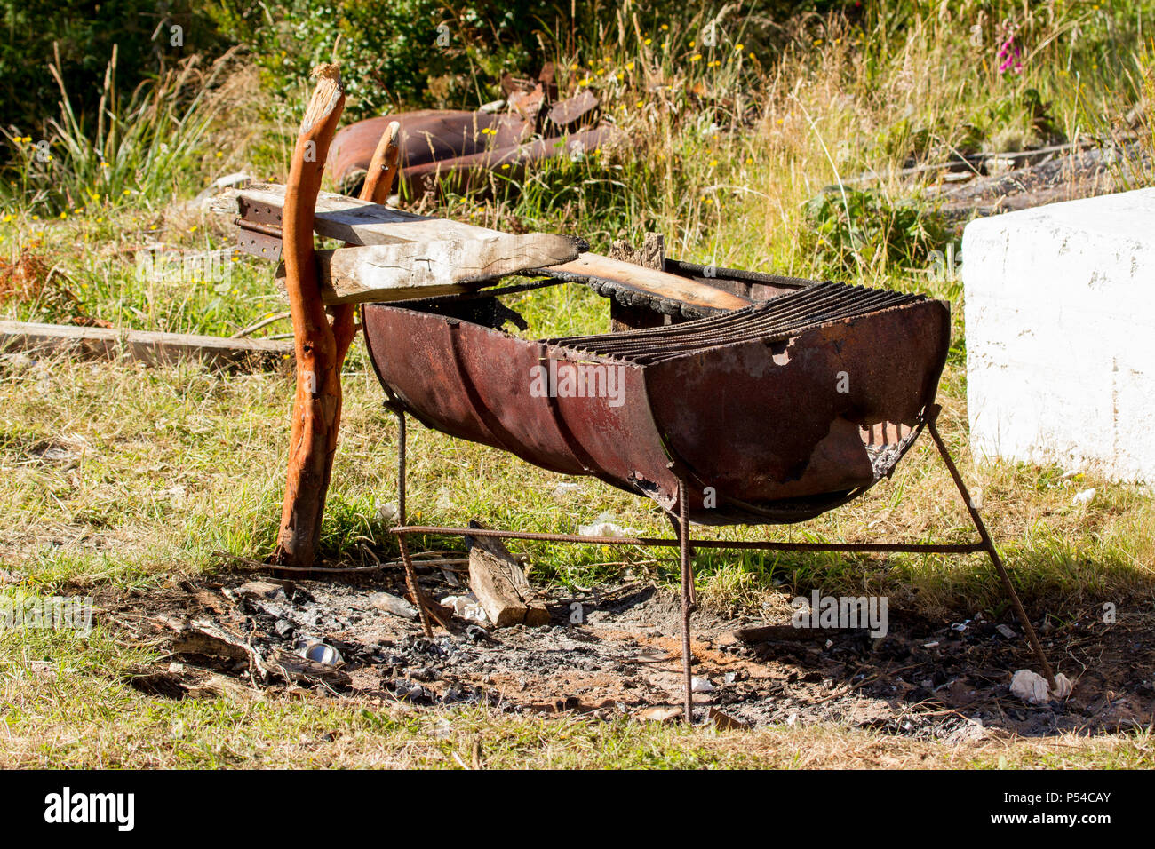 Old barrel bbq - rusty vintage half barrel barbecue Stock Photo - Alamy