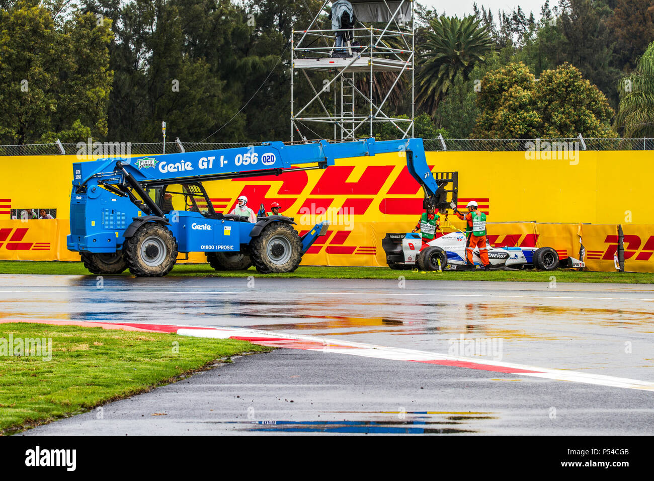 Car crash wall test hi-res stock photography and images - Alamy
