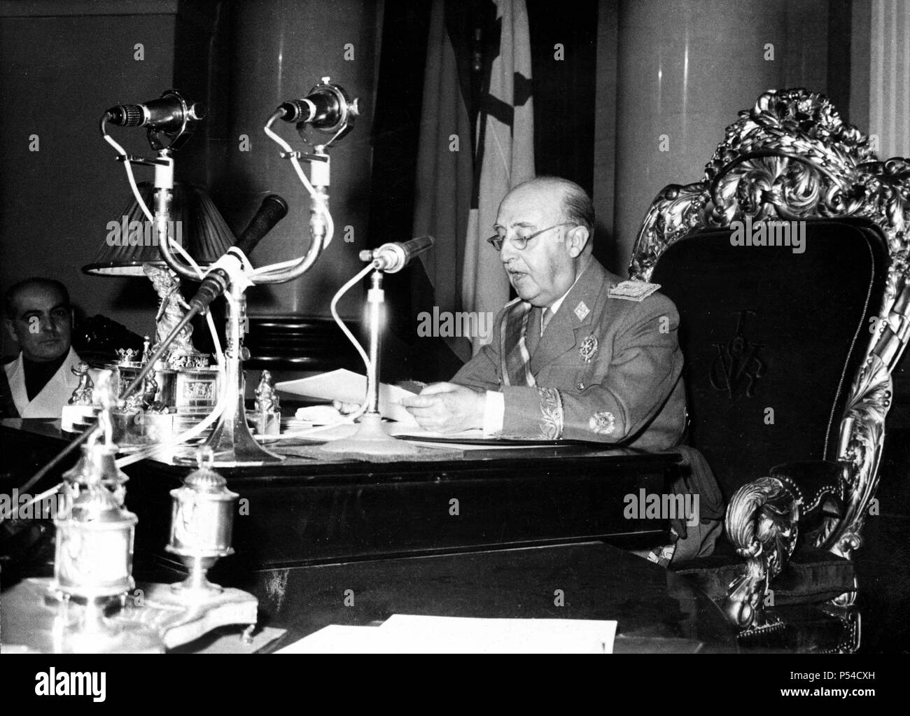 Francisco Franco durante el discurso pronunciado en el Consejo Nacional ...