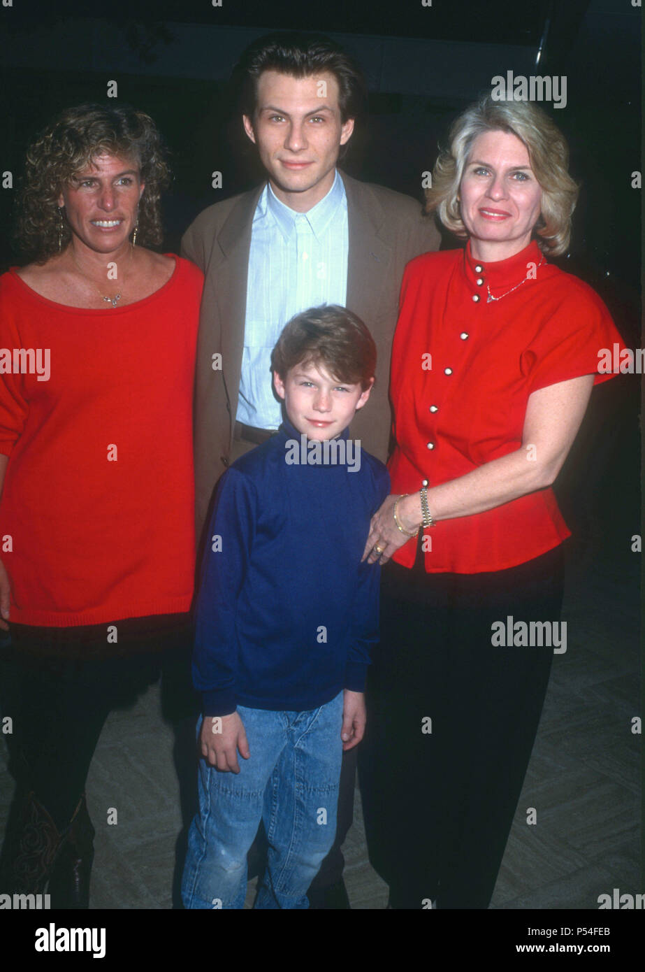 BEVERLY HILLS, CA - JANUARY 10: (L-R) Elizabeth Glaser, Actors/brothers ...