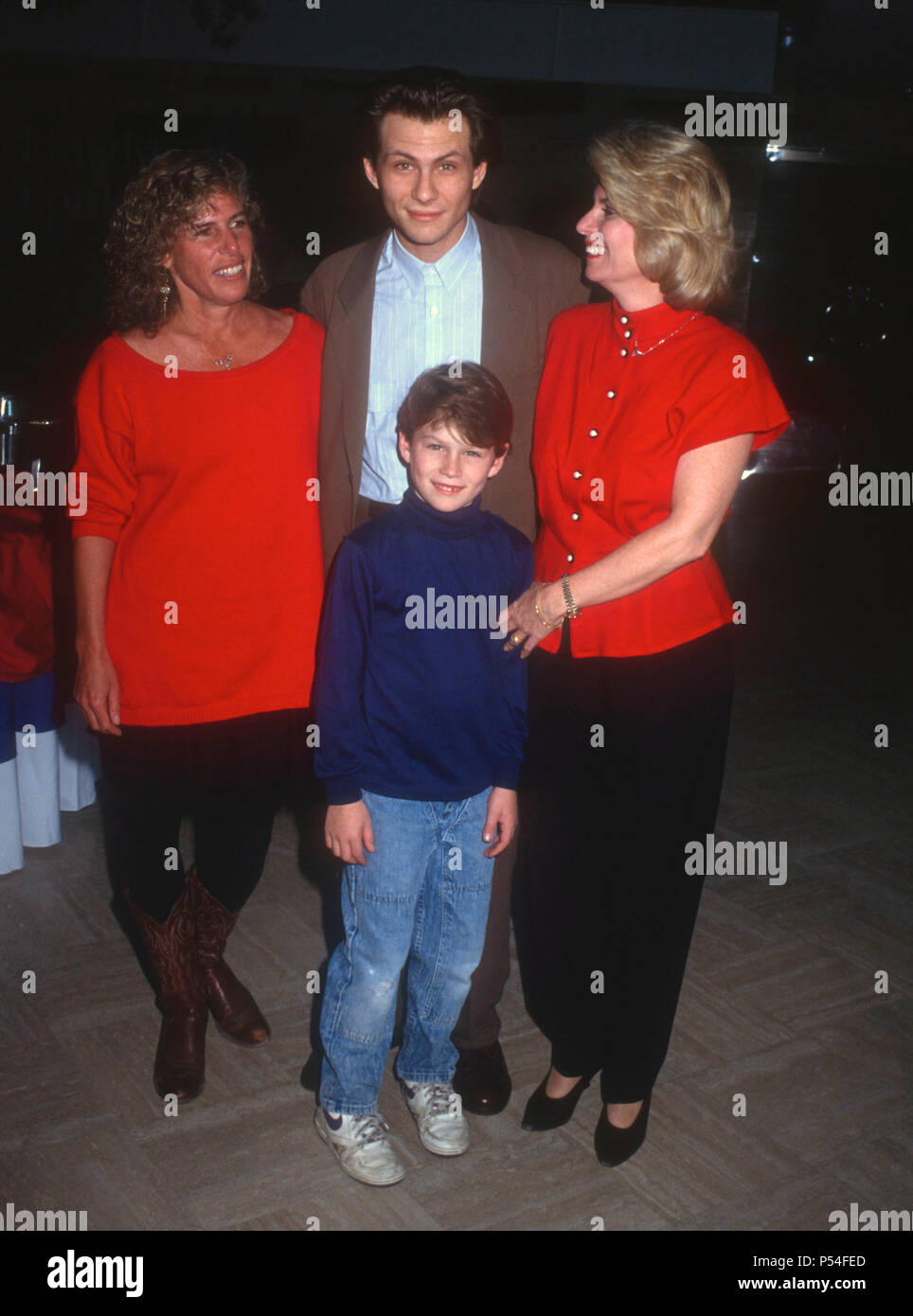 BEVERLY HILLS, CA - JANUARY 10: (L-R) Elizabeth Glaser, Actors/brothers ...