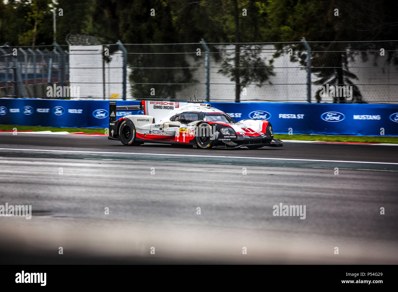 Lmp 1 cars hi-res stock photography and images - Alamy