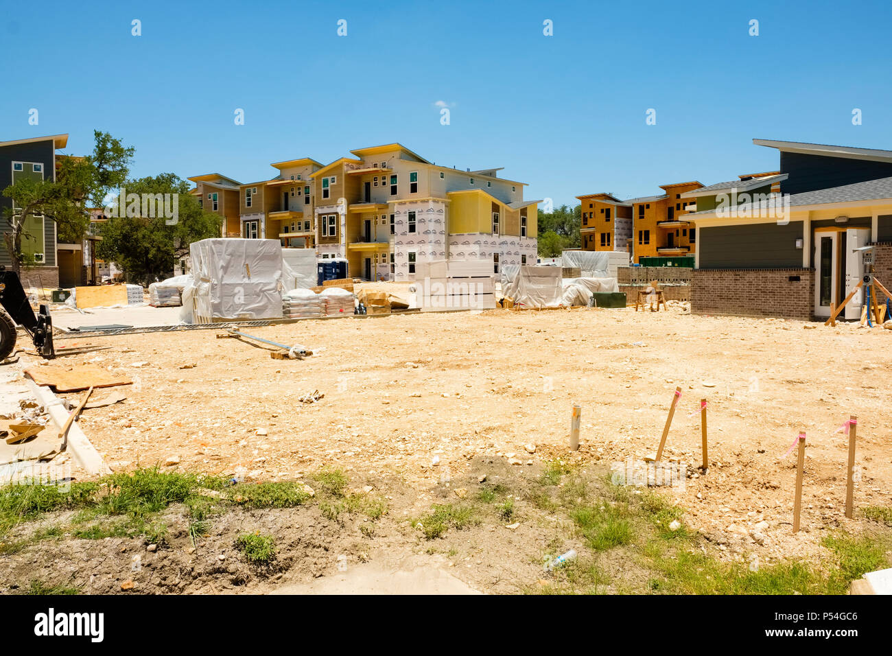 Construction site of multifamily apartment complex Stock Photo - Alamy