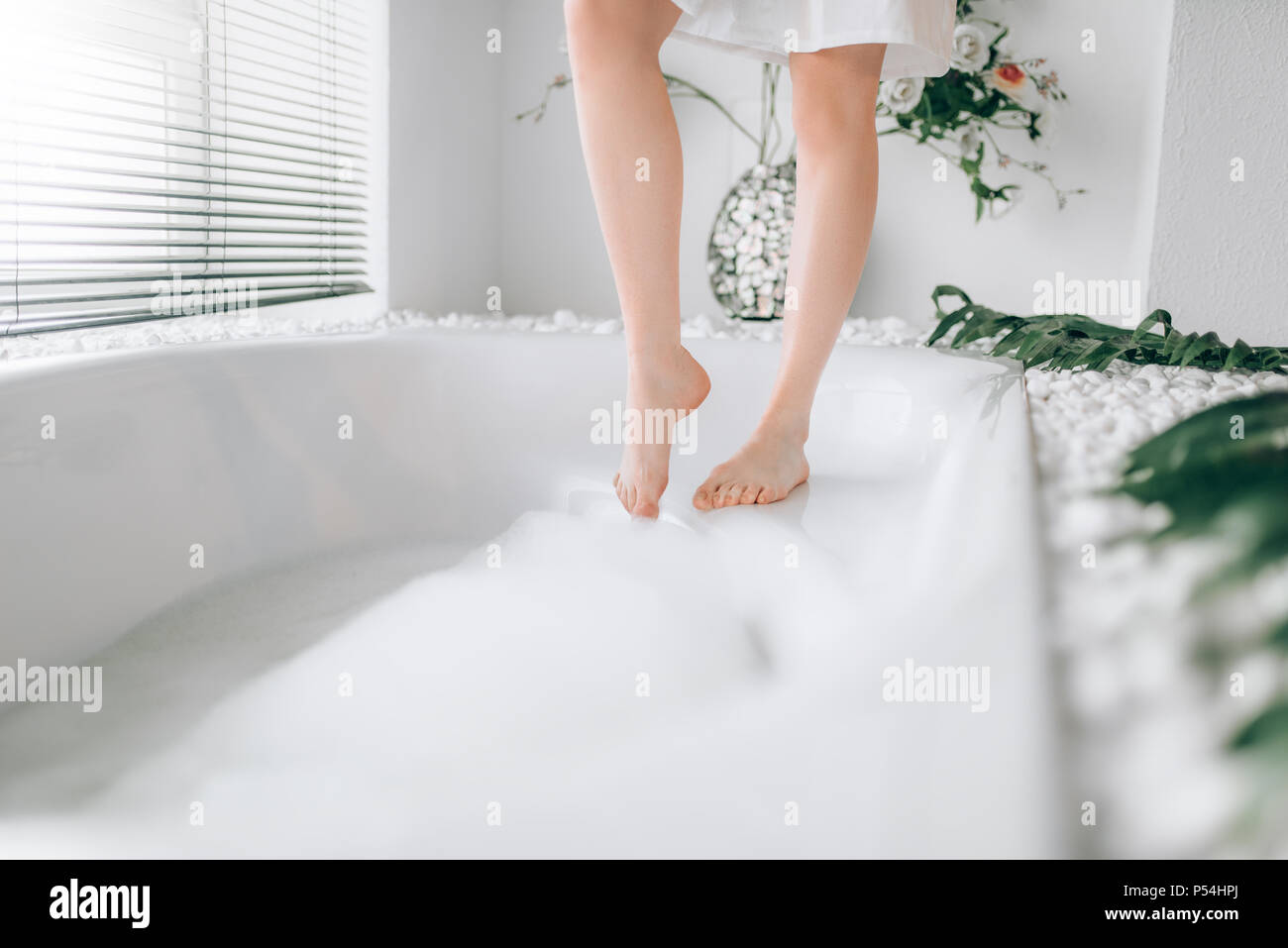 Woman bubble bath legs hi-res stock photography and images - Alamy