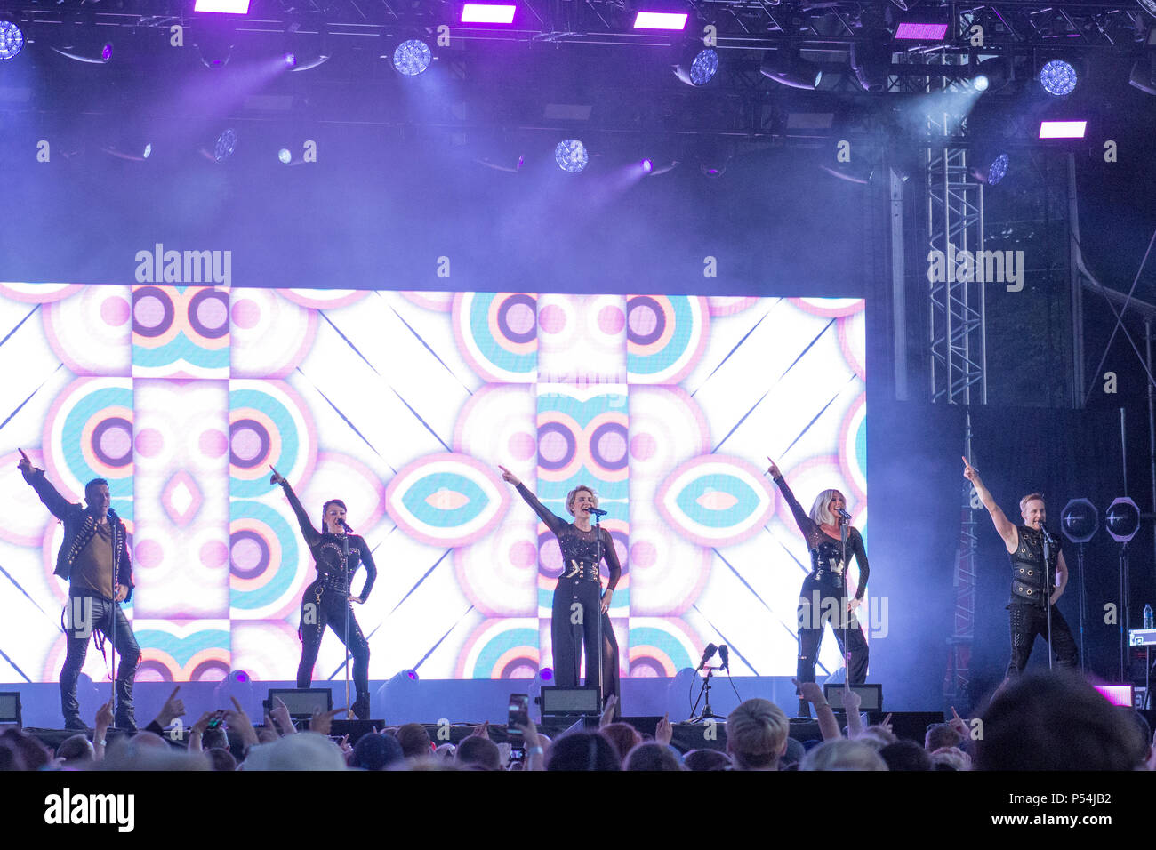 Steps Live On Stage At Butts Park Arena Coventry Stock Photo - Alamy