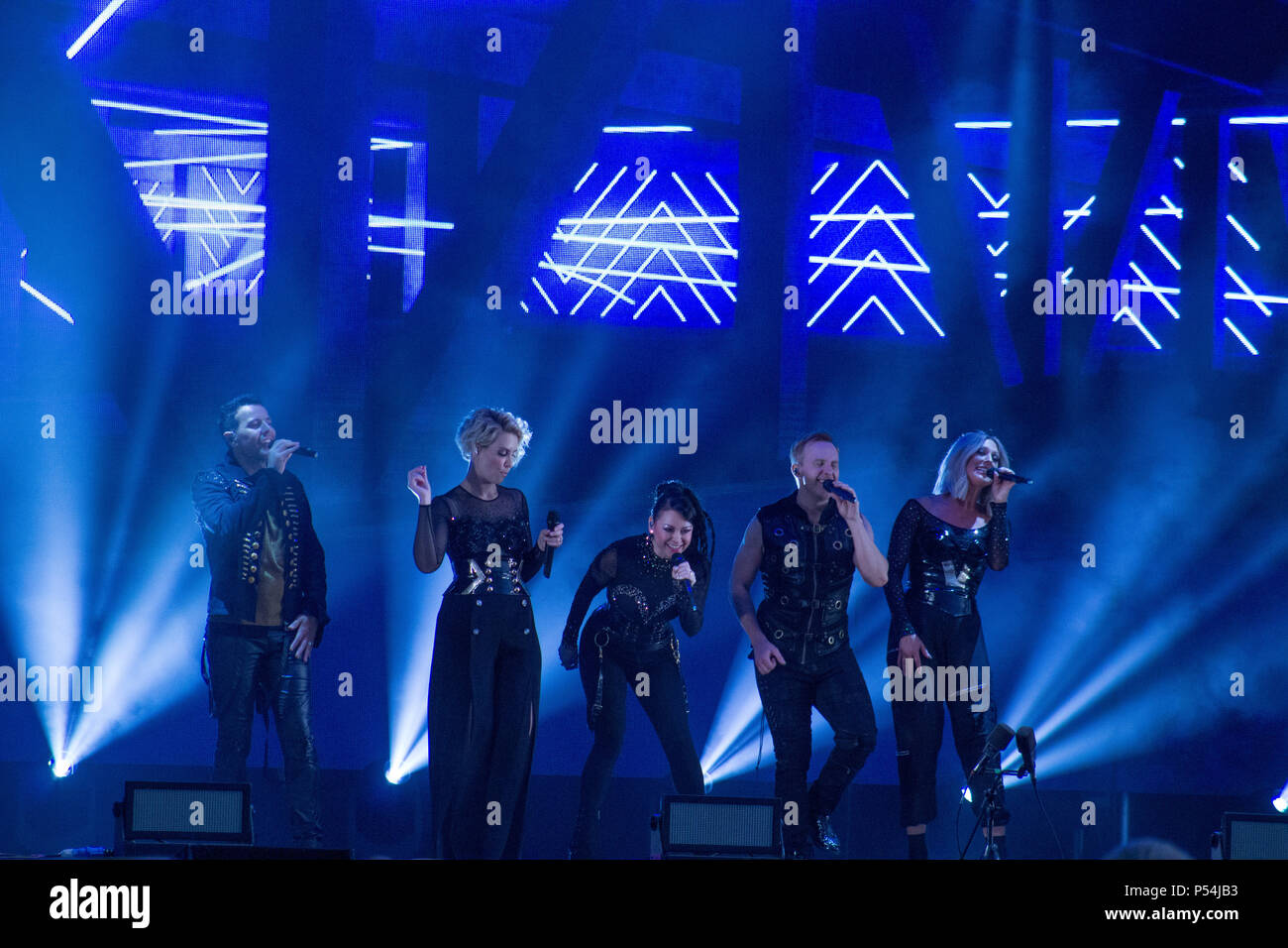 Steps Live On Stage At Butts Park Arena Coventry Stock Photo - Alamy