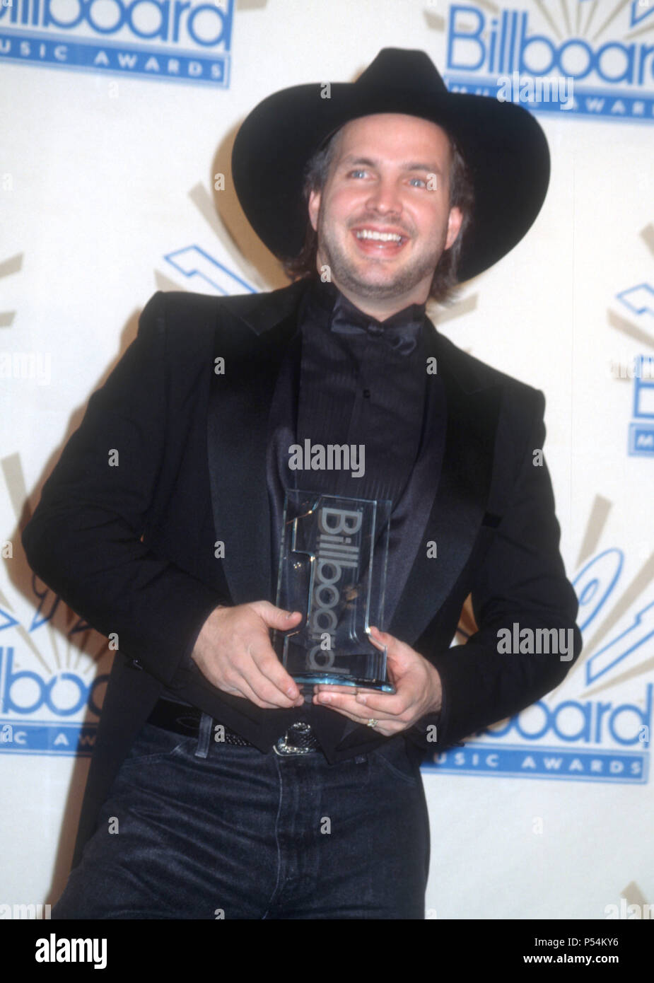 SANTA MONICA, CA - DECEMBER 3: Singer Garth Brooks attends the Second ...