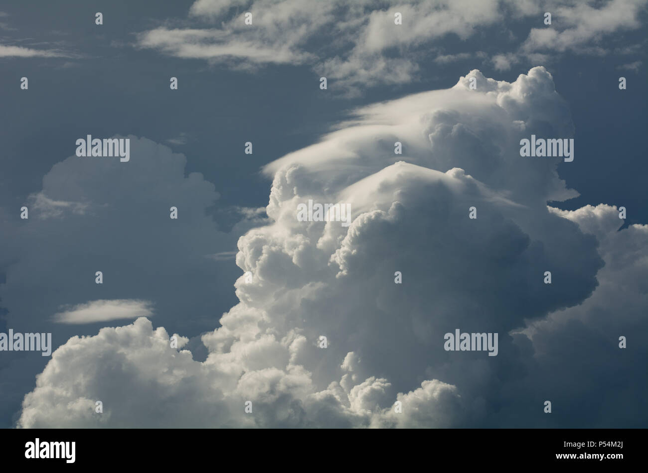Cumulus wolken hi-res stock photography and images - Alamy
