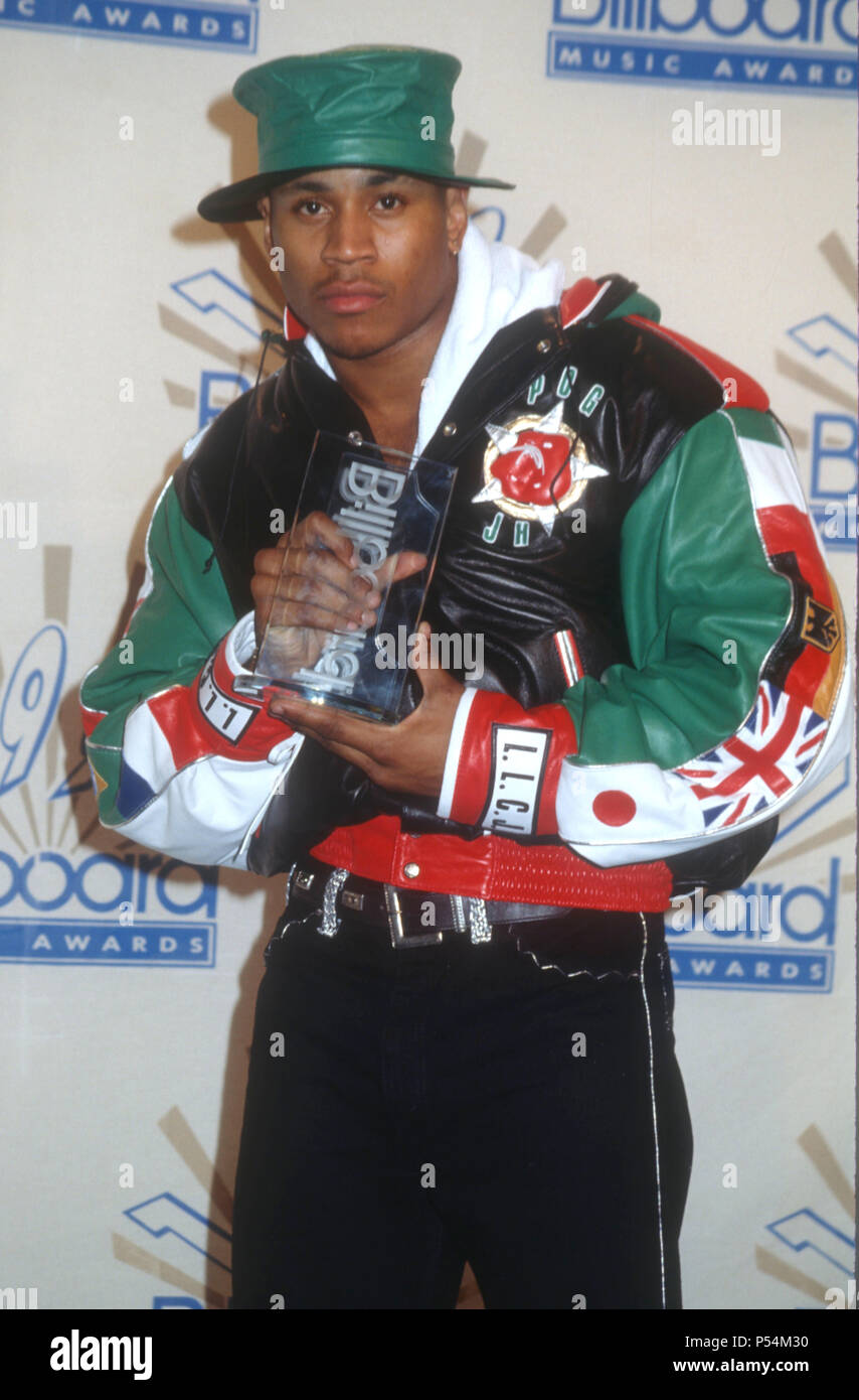 SANTA MONICA, CA - DECEMBER 3: Rapper/actor LL Cool J attends the ...