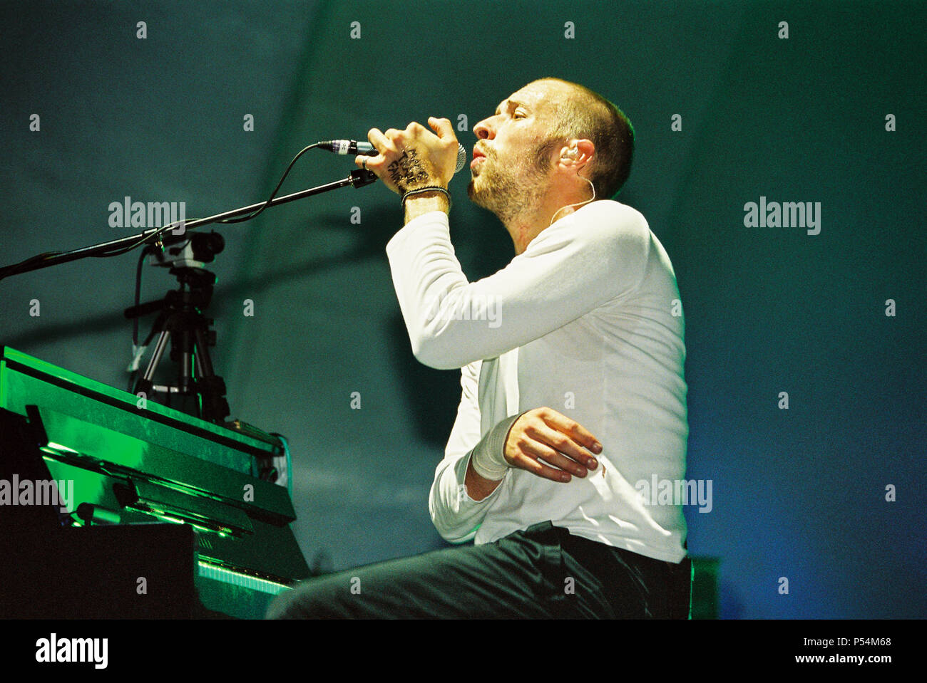 Chris Martin lead singer in Coldplay performing at the Hollywood Bowl ...