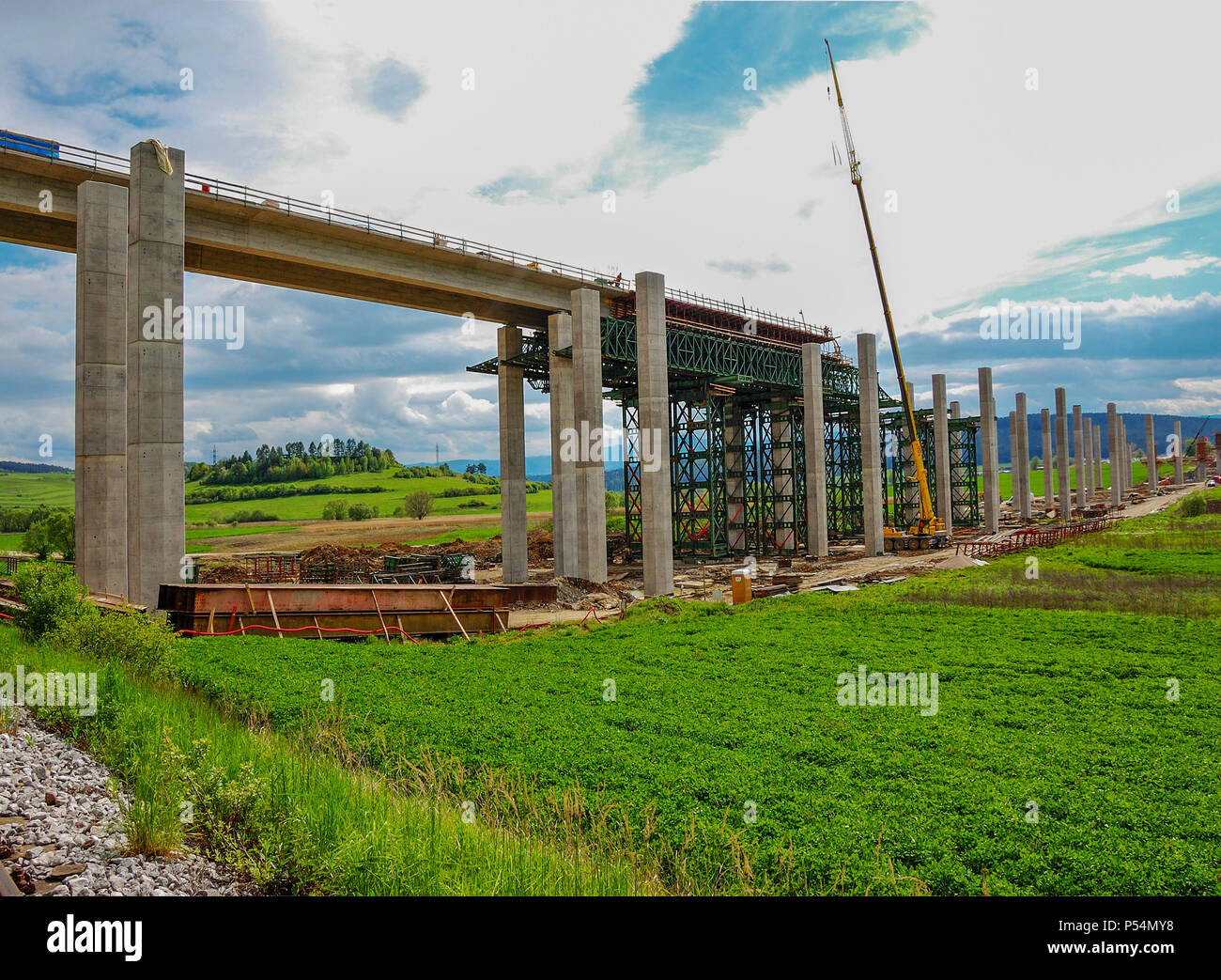 Freeway bridge hi-res stock photography and images - Alamy