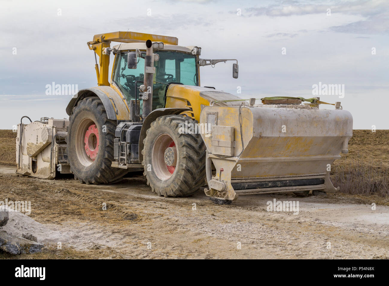 Yellow loader hi-res stock photography and images - Alamy