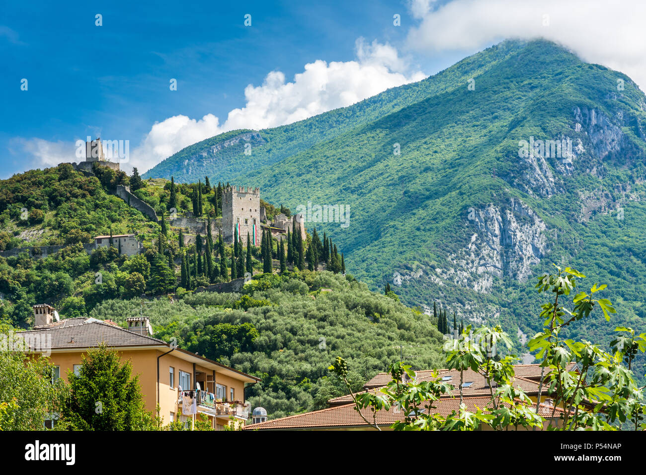 Arco del castello hi-res stock photography and images - Alamy