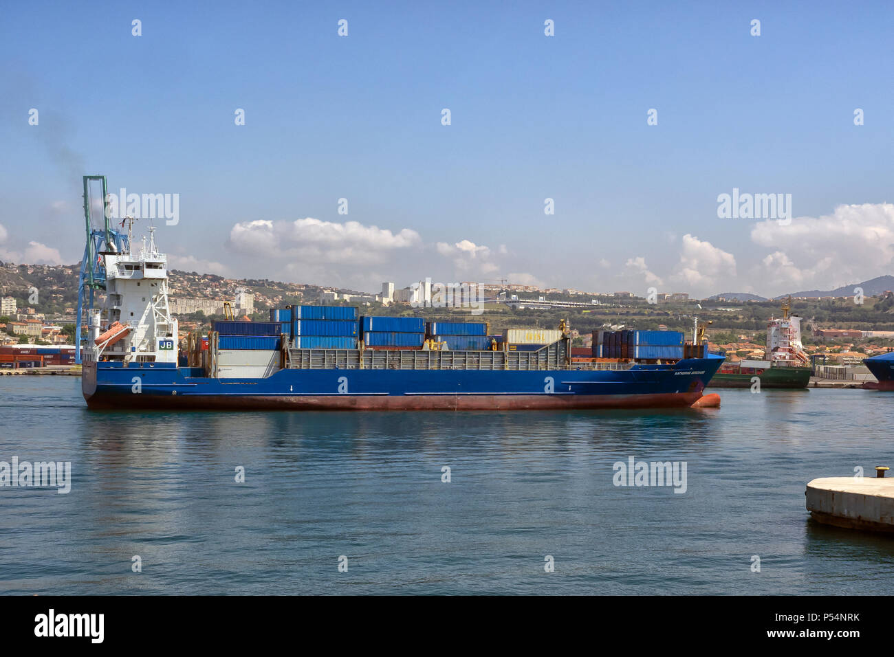 Marseileles dock hi-res stock photography and images - Alamy