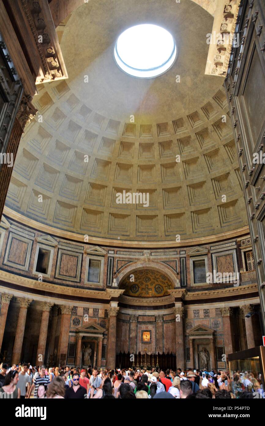 Pantheon rome doors hi-res stock photography and images - Alamy