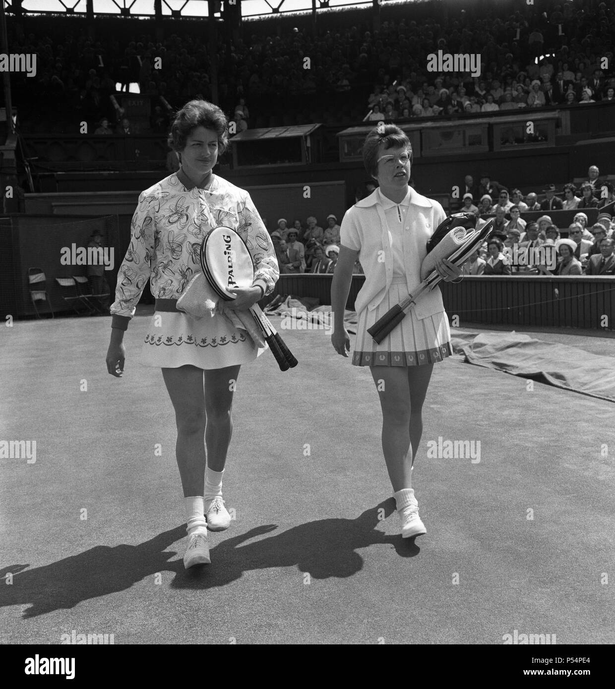 Tennis match 1960's hi-res stock photography and images - Alamy
