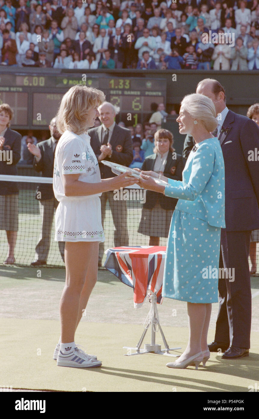 Steffi graf wimbledon trophy hi-res stock photography and images - Alamy