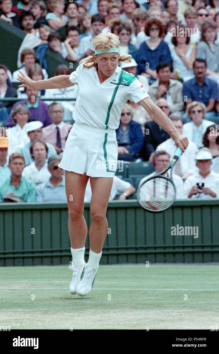 Steffi graf in action wimbledon final hi-res stock photography and ...