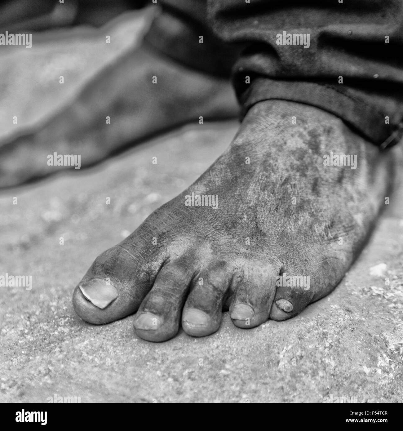 in africa a poor man and his feet in the ground Stock Photo - Alamy