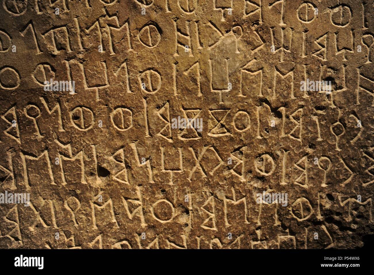 Ancient south arabian script hi-res stock photography and images - Alamy