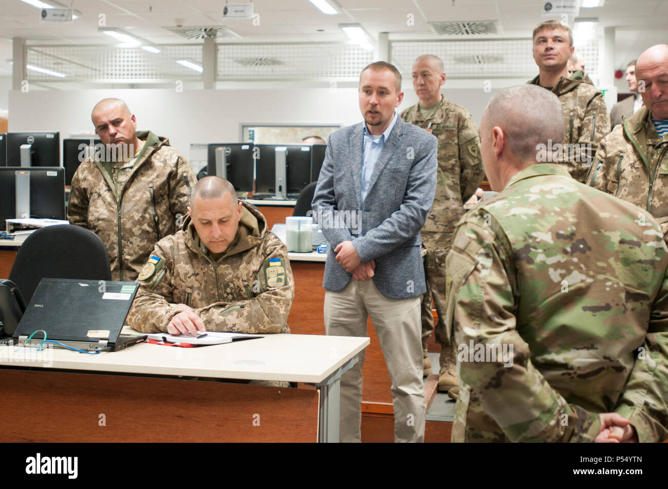 Army administrative team hi-res stock photography and images - Alamy