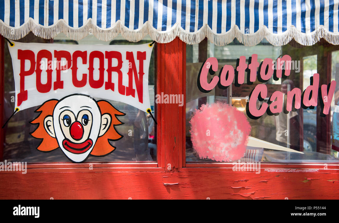 popcorn wagon cotton candy Stock Photo - Alamy