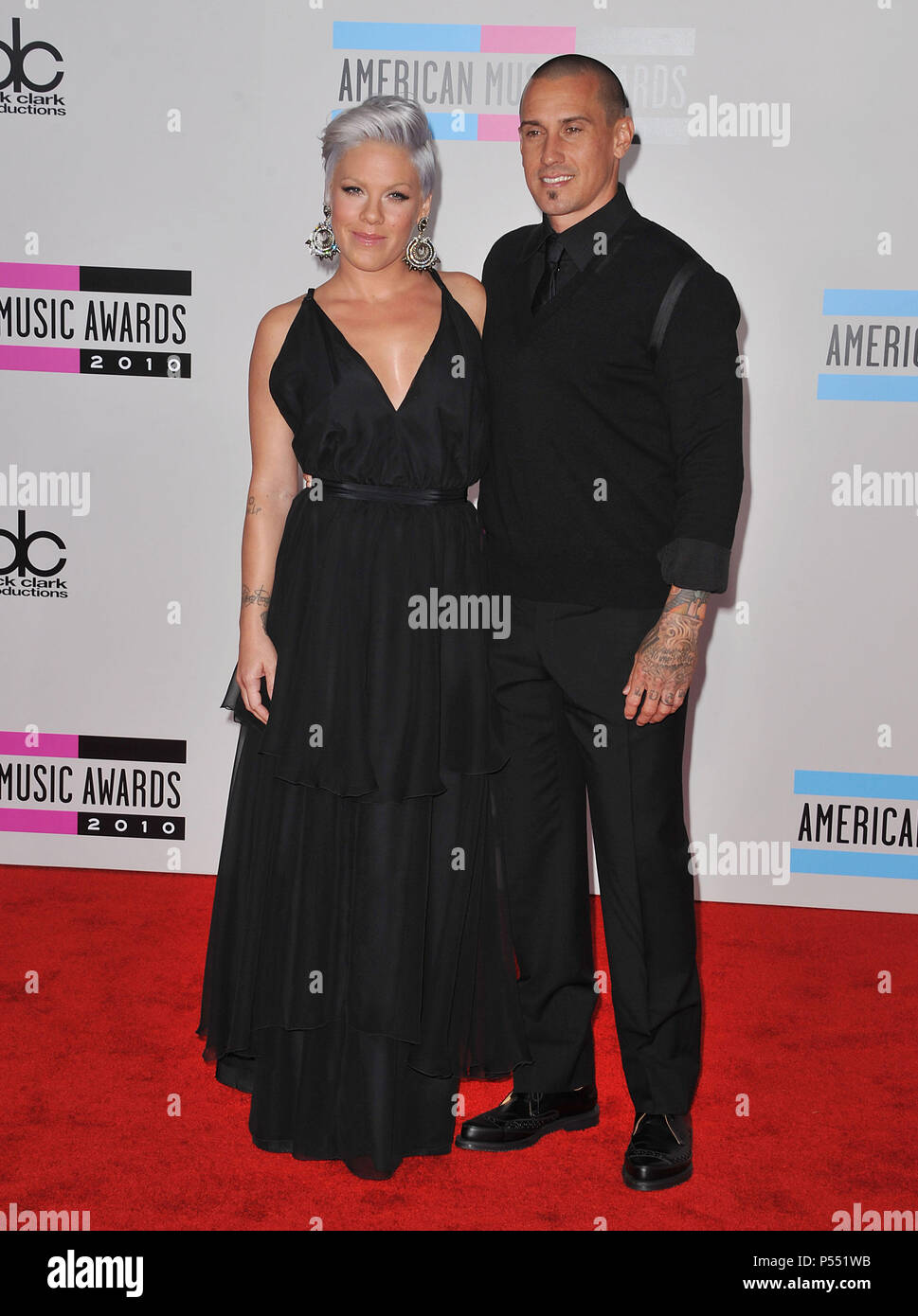 Pink and husband red carpet event hi-res stock photography and images ...