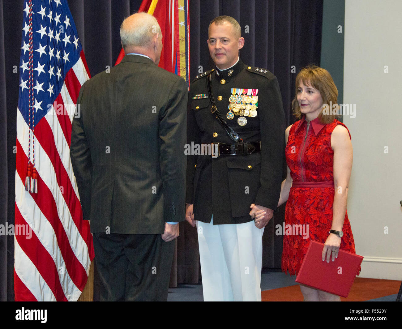 Robert kelly wife hi-res stock photography and images - Alamy
