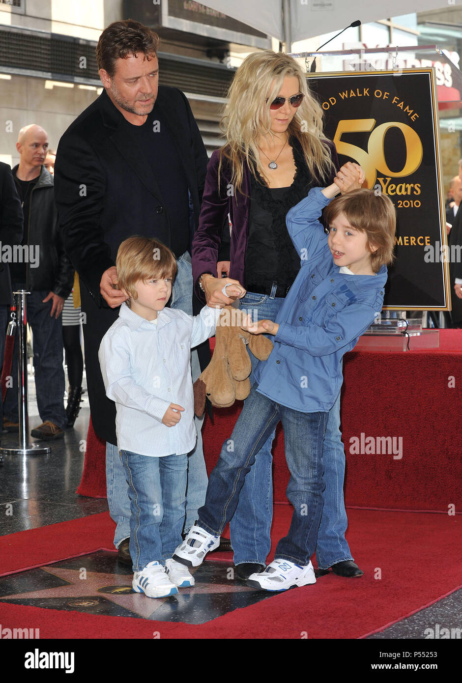 Russell Crowe Wife And Kids