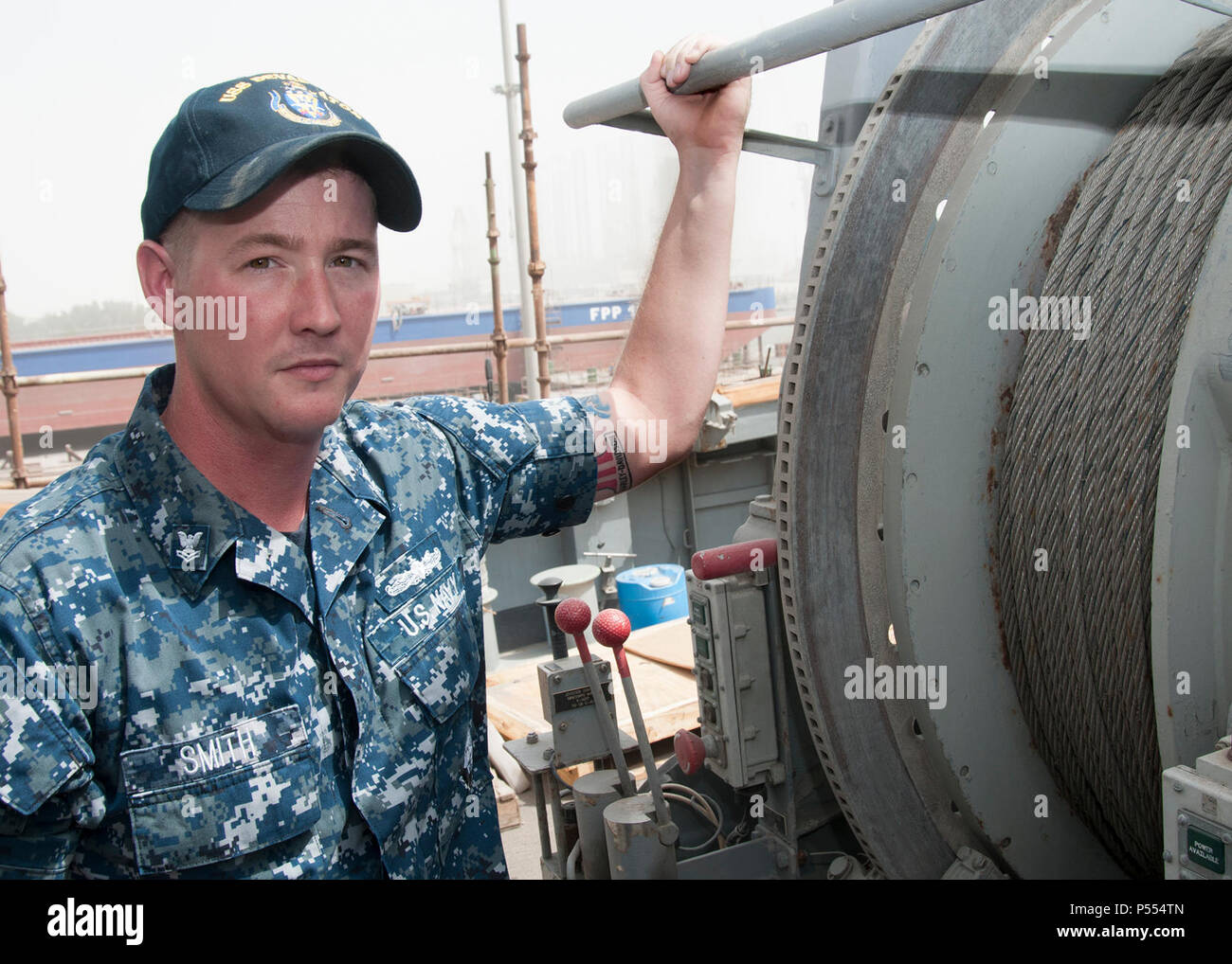 Uss dextrous mcm 13 hi-res stock photography and images - Alamy
