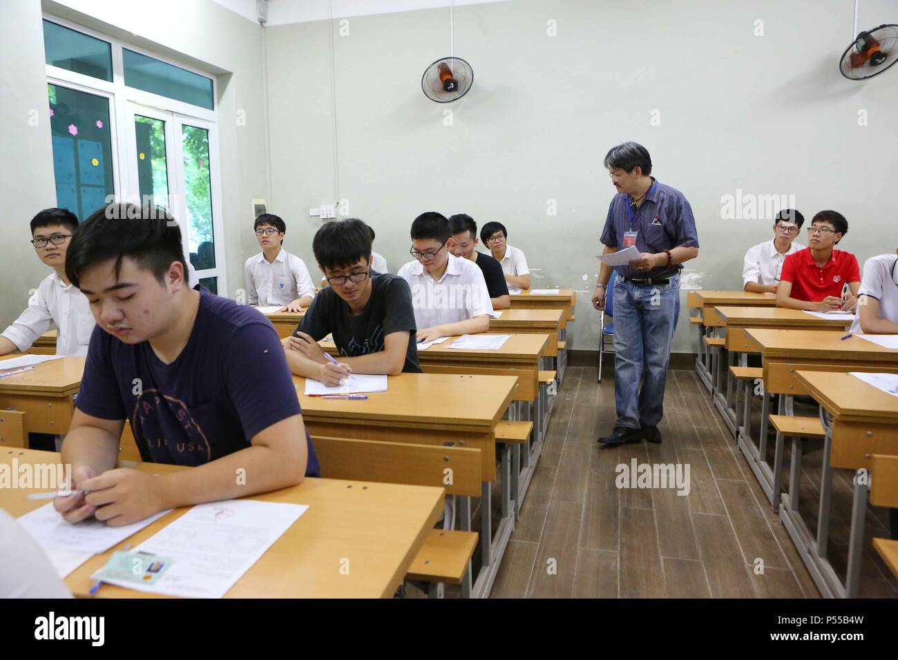 Vietnamese high school students hi-res stock photography and images - Alamy