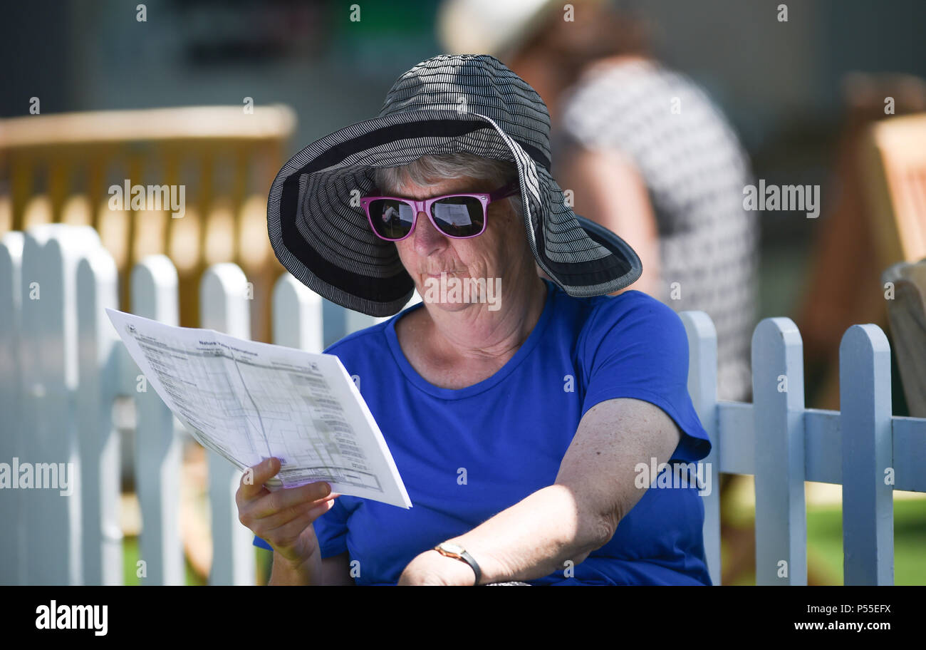 Hot weather tennis hi-res stock photography and images - Alamy