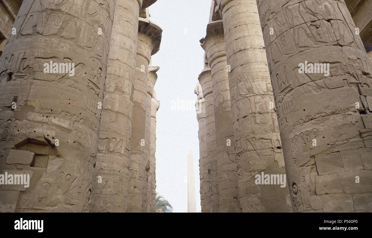 Detalle de columnas con capiteles hi-res stock photography and images ...