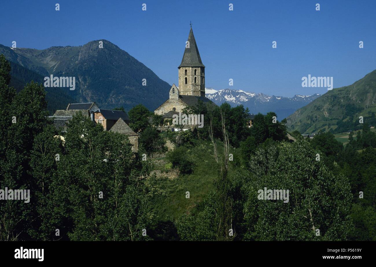 CATALUÑA. Valle de Arán. SALARDU. Población capital del Cap de Arán ...
