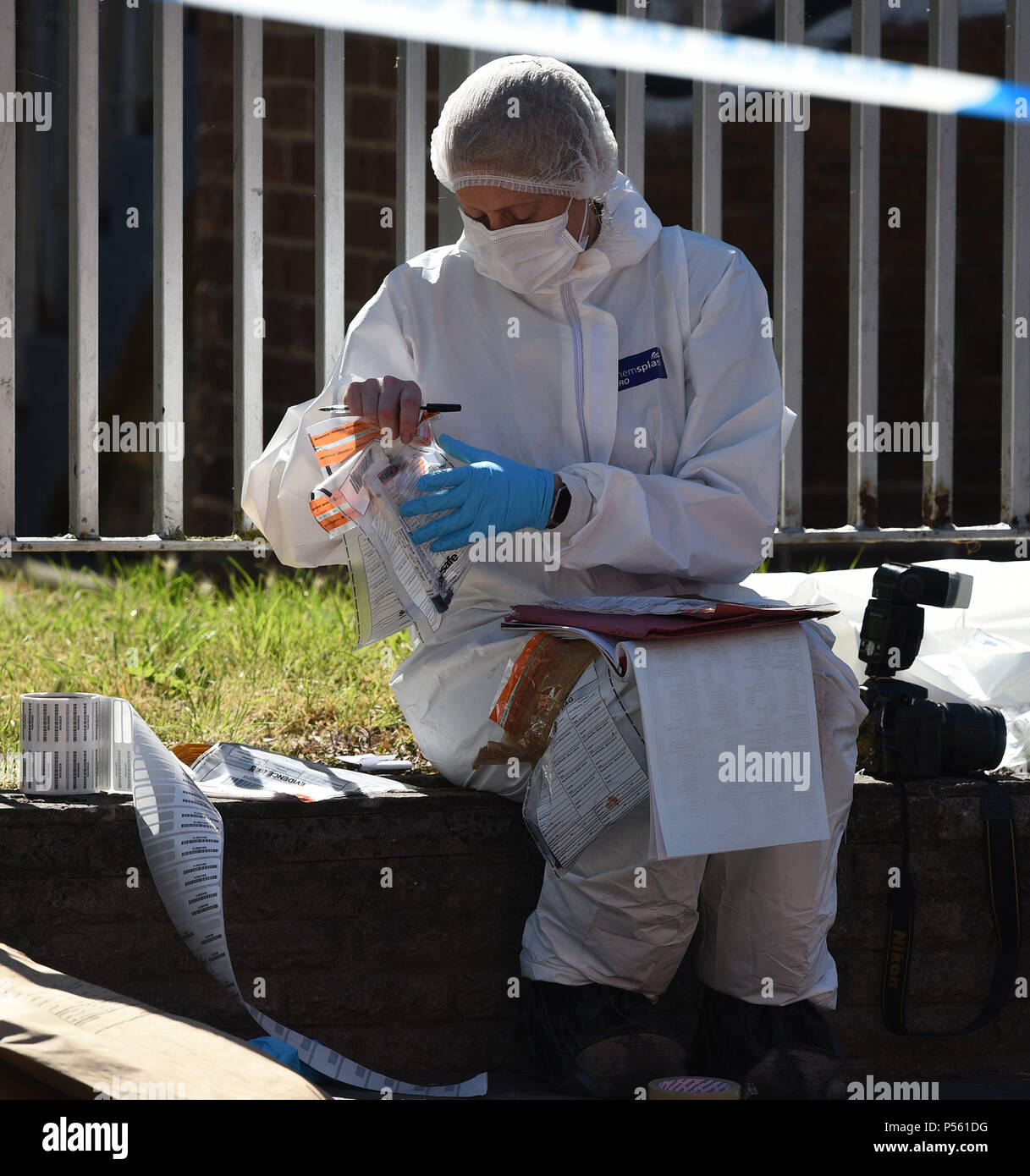 Police forensic officers gather evidence near hi-res stock photography ... Police forensic officers gather evidence near hi-res stock photography ...