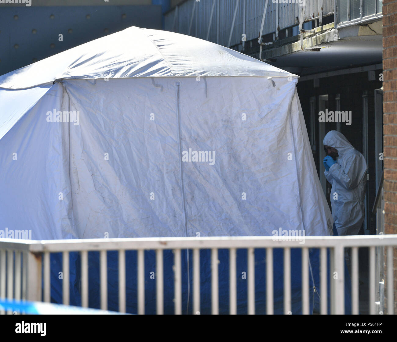 Crime scene tent hi-res stock photography and images - Alamy