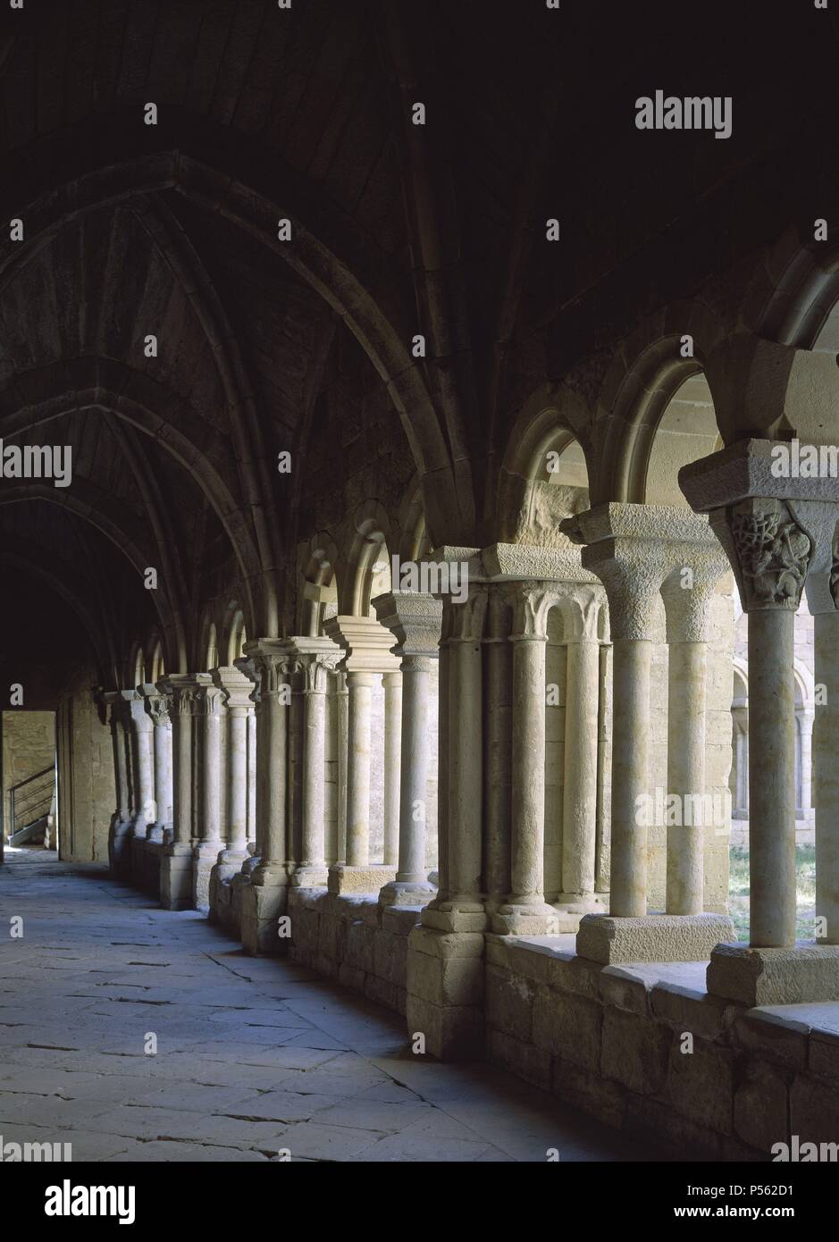 Dobles columnas hi-res stock photography and images - Alamy