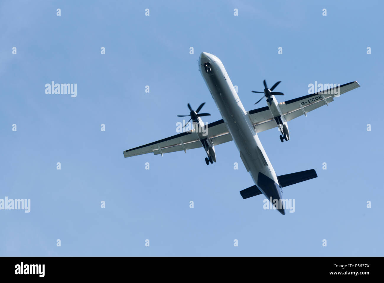 A Bombardier Dash 8 passenger aircraft on finals to land. Southampton ...