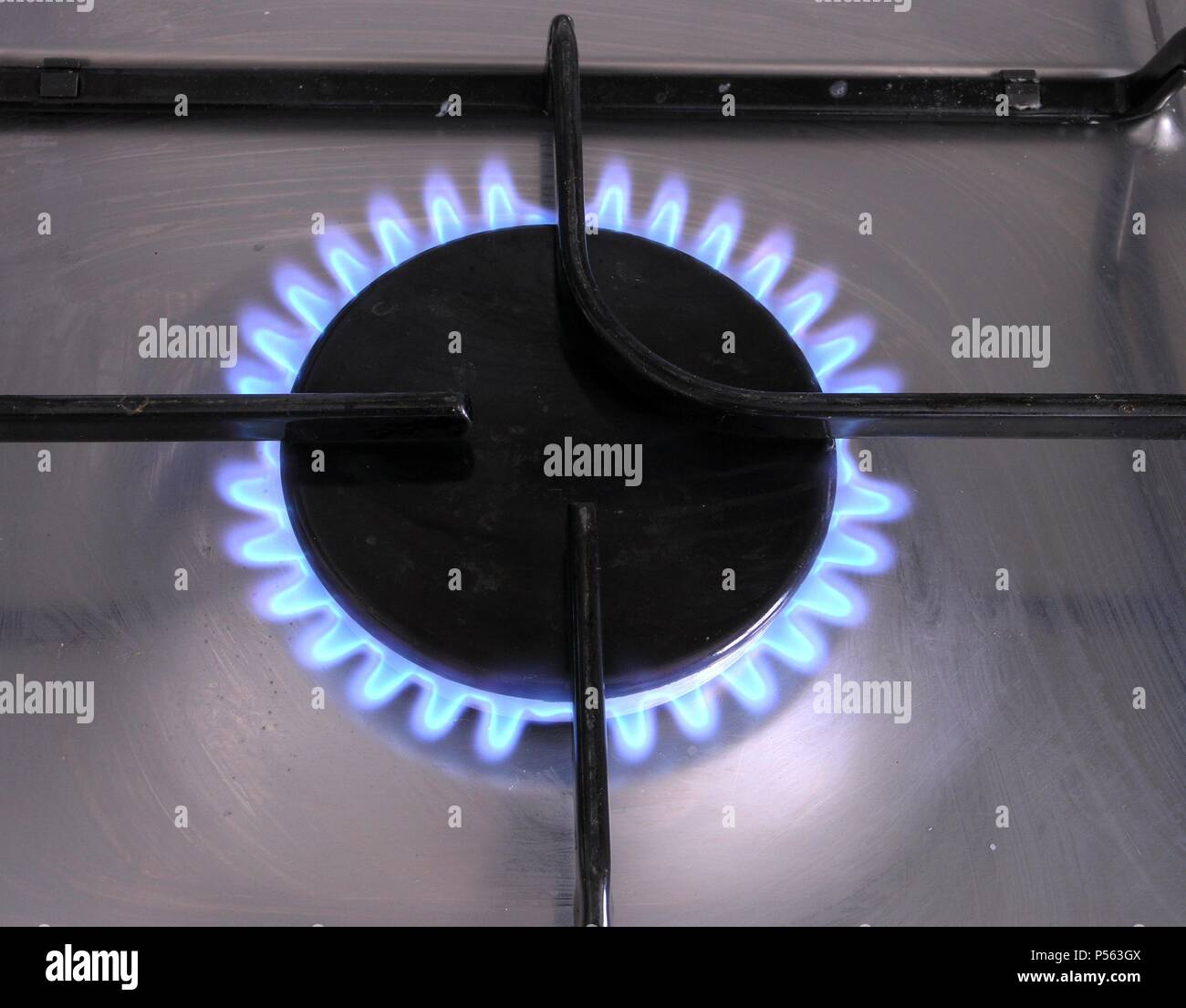 FOGON DE GAS encendido Stock Photo - Alamy