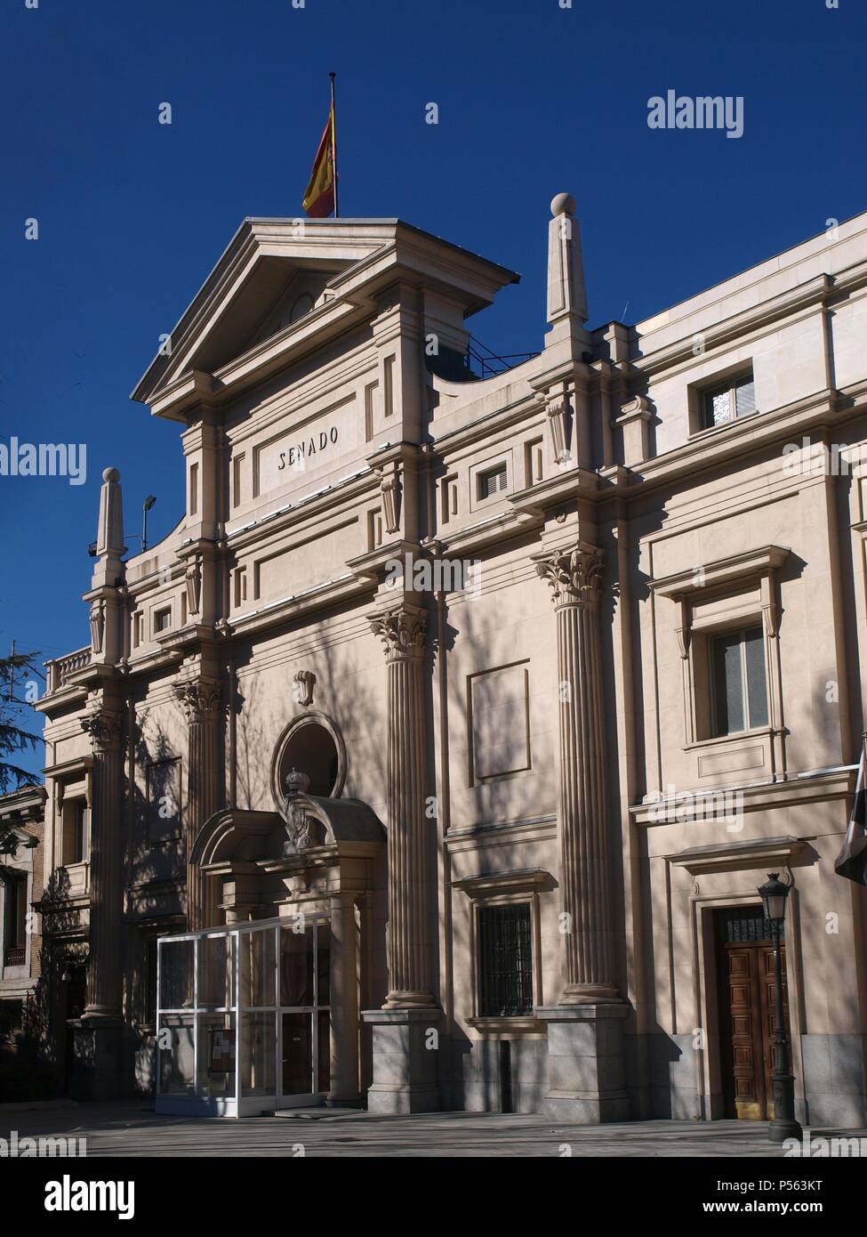 Fachada del edificio palacio hi-res stock photography and images - Alamy